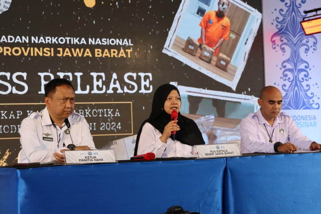 BNNP JABAR UNGKAP KASUS SABU 7,5KG JARINGAN TIMUR TENGAH BNNP JABAR UNGKAP KASUS SABU 7,5KG JARINGAN TIMUR TENGAH